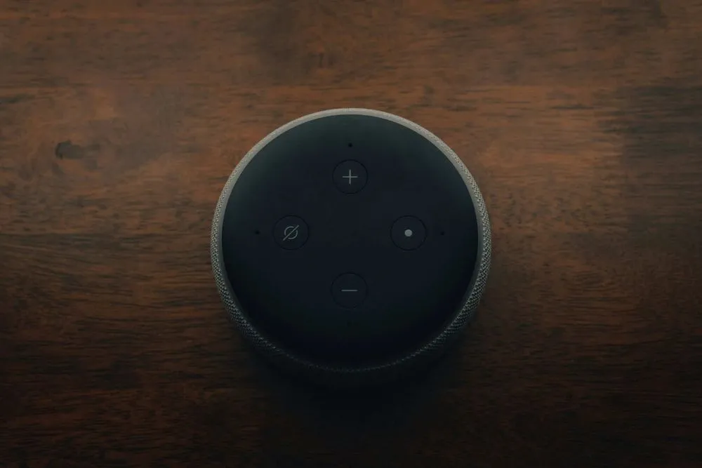 Amazon、新Alexa開発で大転換：AnthropicのClaude AIを主力に | XenoSpectrum